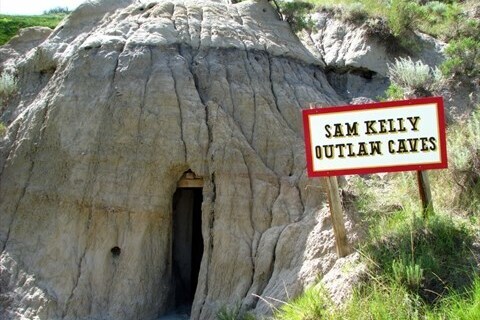 Outlaws and Effigies | Big Muddy Tours